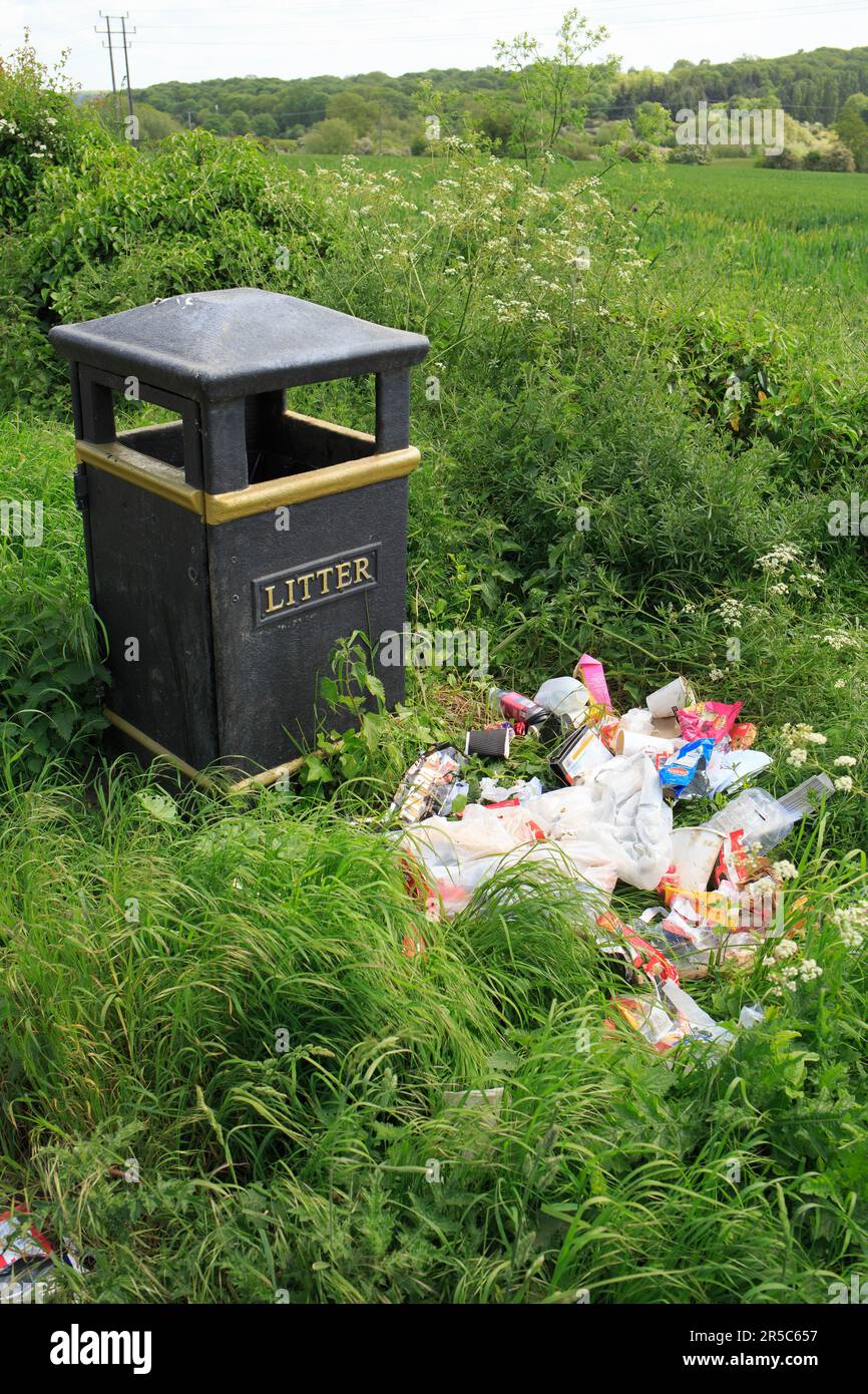 Litter lay by uk hi-res stock photography and images - Alamy