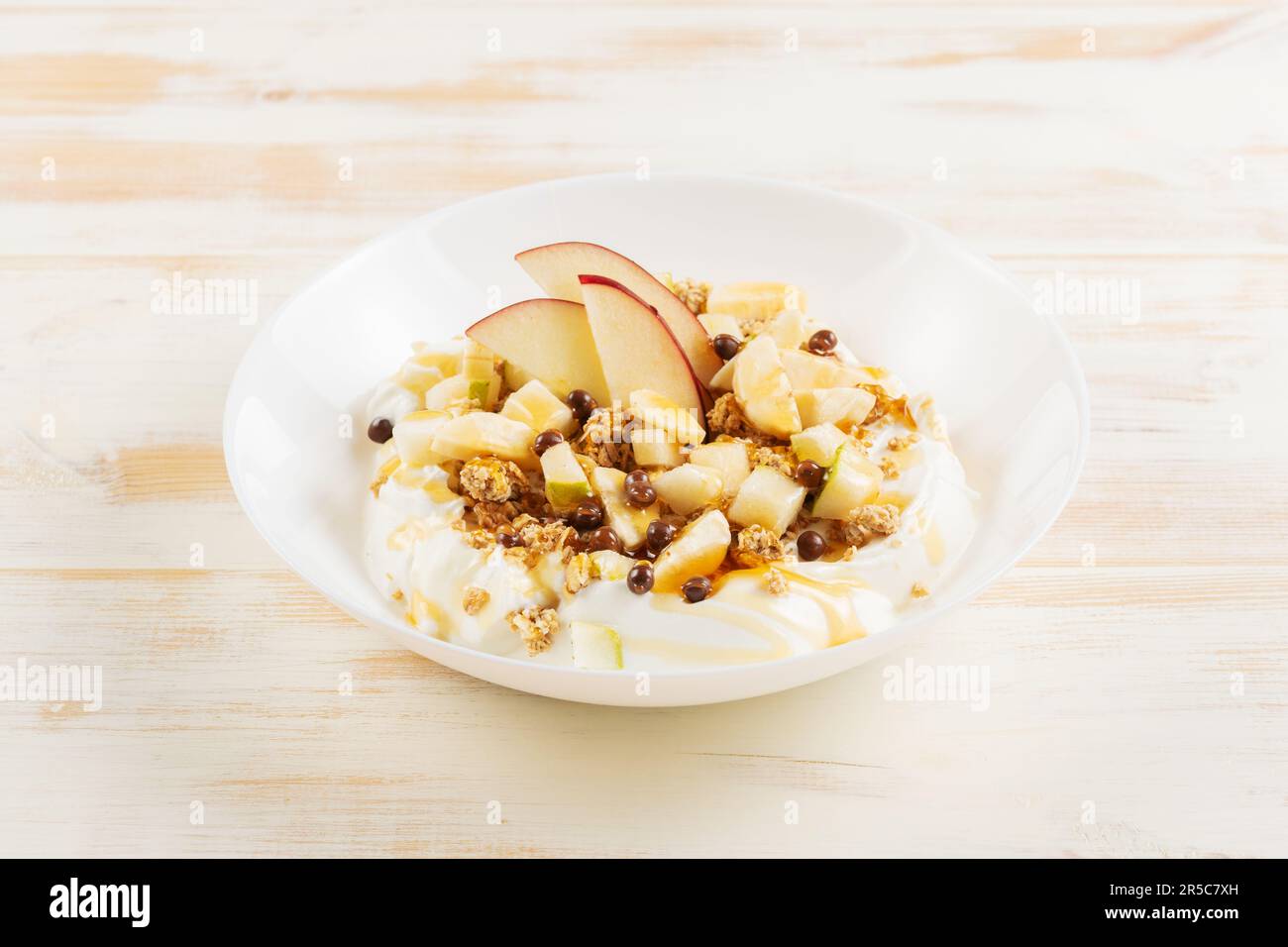 Tasty muesli fruits yogurt hi-res stock photography and images - Alamy