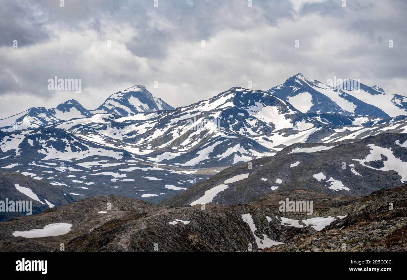 Snowy mountain peaks, Besseggen hike, ridge walk, Jotunheimen National ...