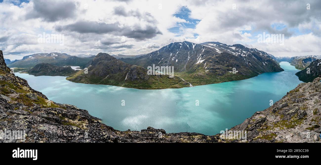 Panorama, view of lake Gjende and mountains, Besseggen hike, ridge walk ...