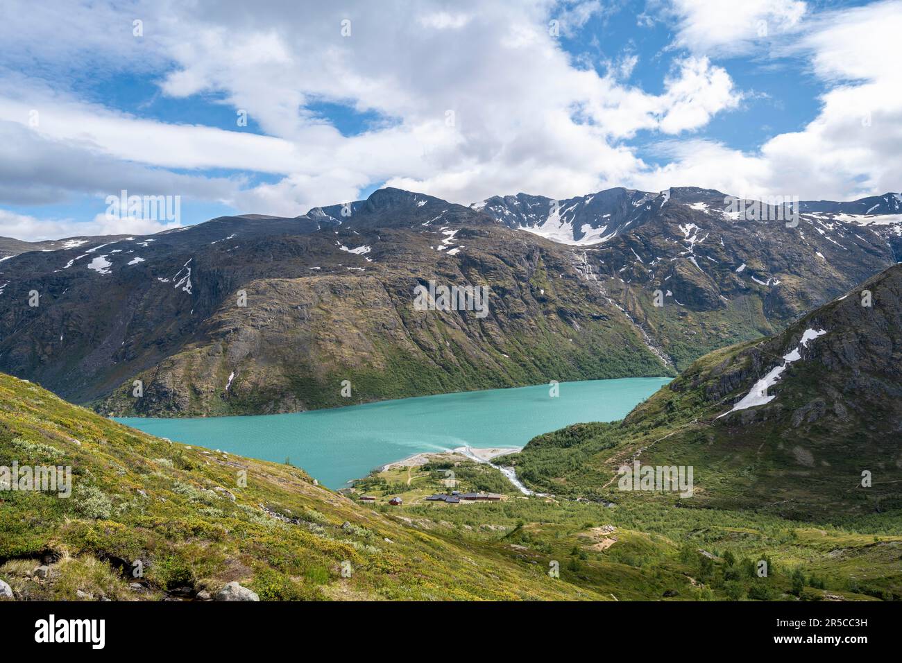 Panorama, view of Lake Gjende at Memurubu and mountains, Besseggen hike ...