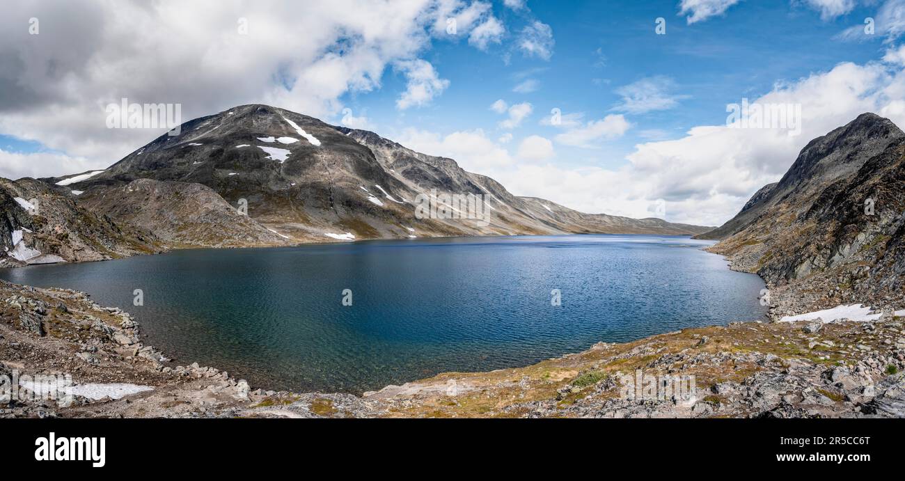 Lake Bessvatnet with peak Besshoe, Besseggen hike, ridge walk ...