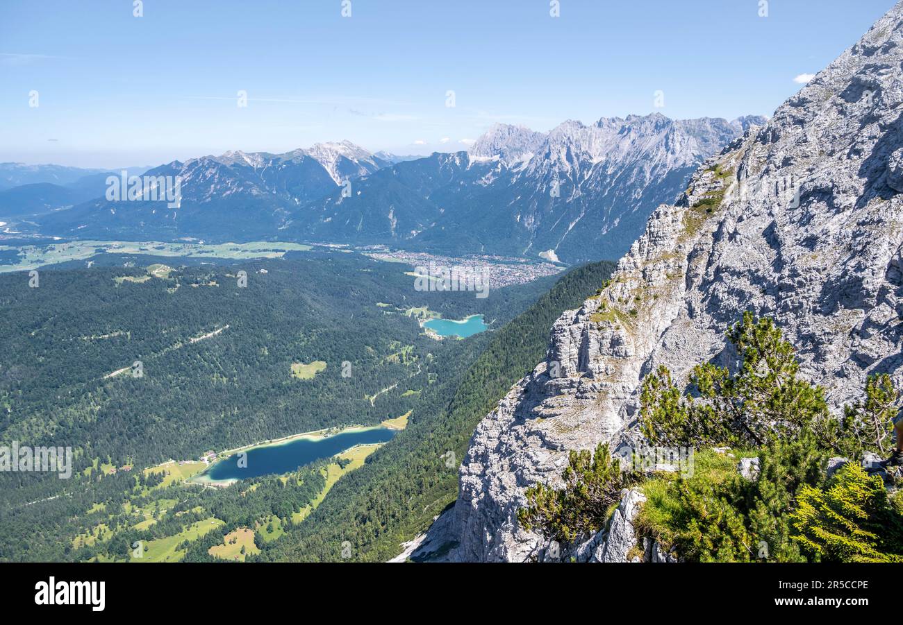 View of Ferchensee and Lautersee, ascent to Obere Wettersteinspitze ...