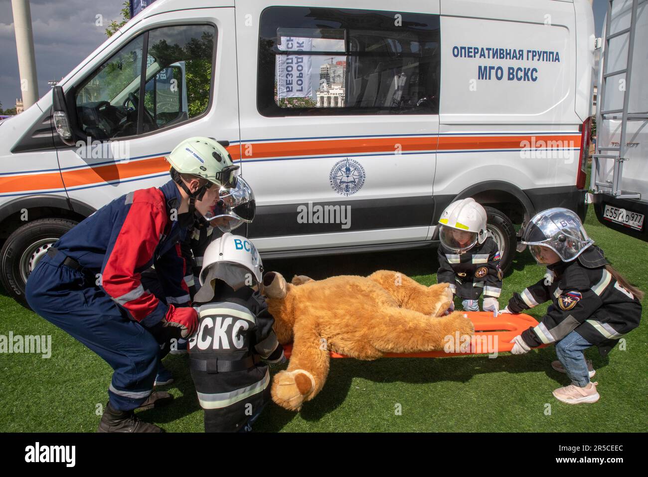 Moscow, Russia. 2nd of June, 2023. A volunteer of the All-Russian ...
