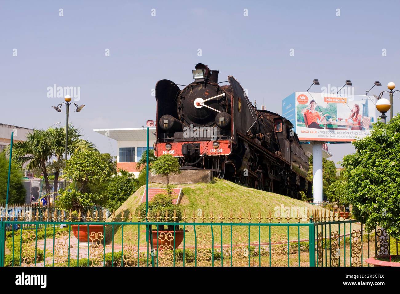 Vietnam station steam locomotive hi-res stock photography and images ...