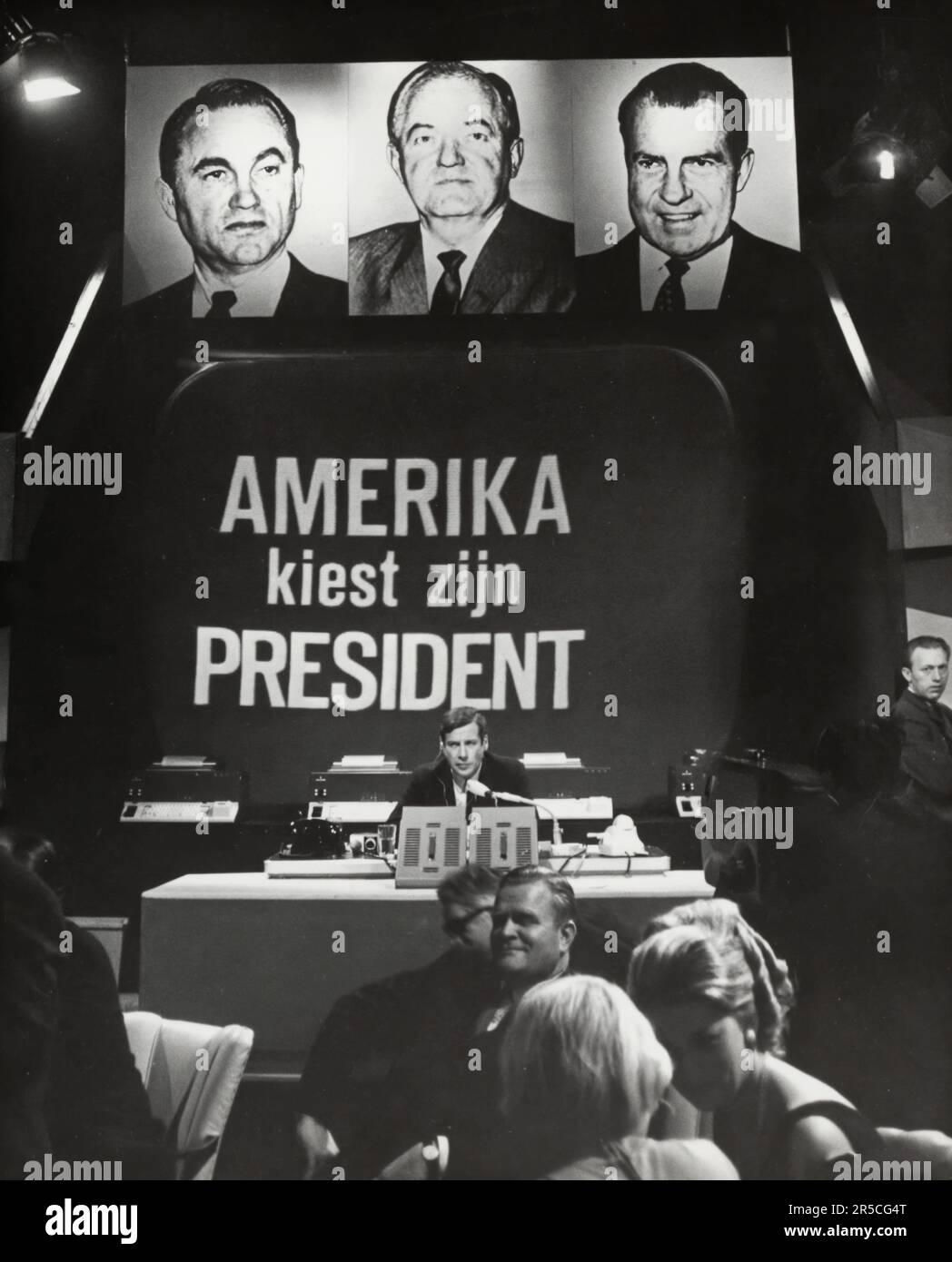 Broadcast set hi-res stock photography and images - Alamy