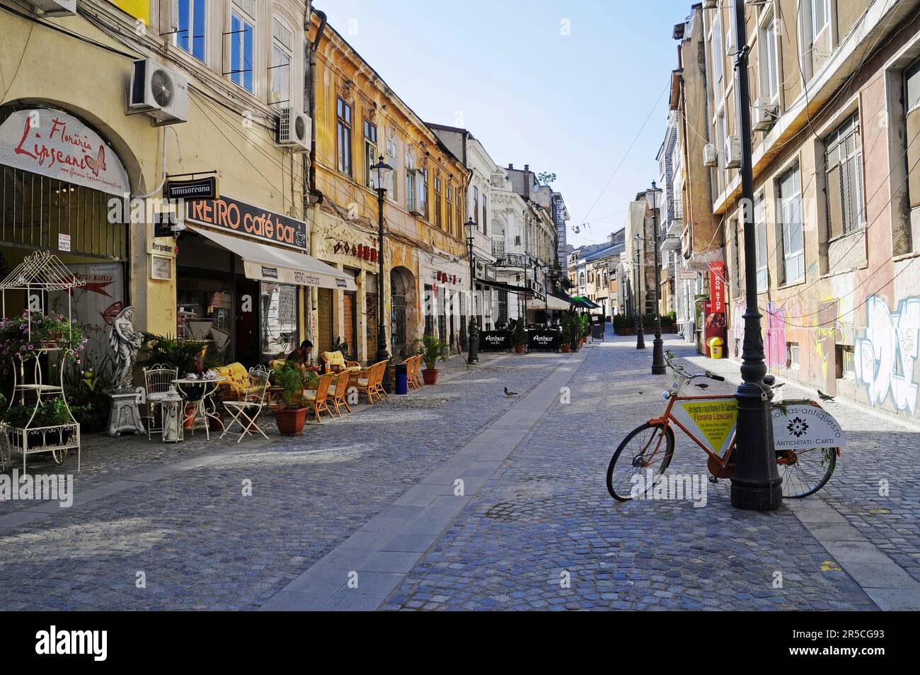 Lipscani Quarter, Old Town, Bucharest, Romania Stock Photo - Alamy