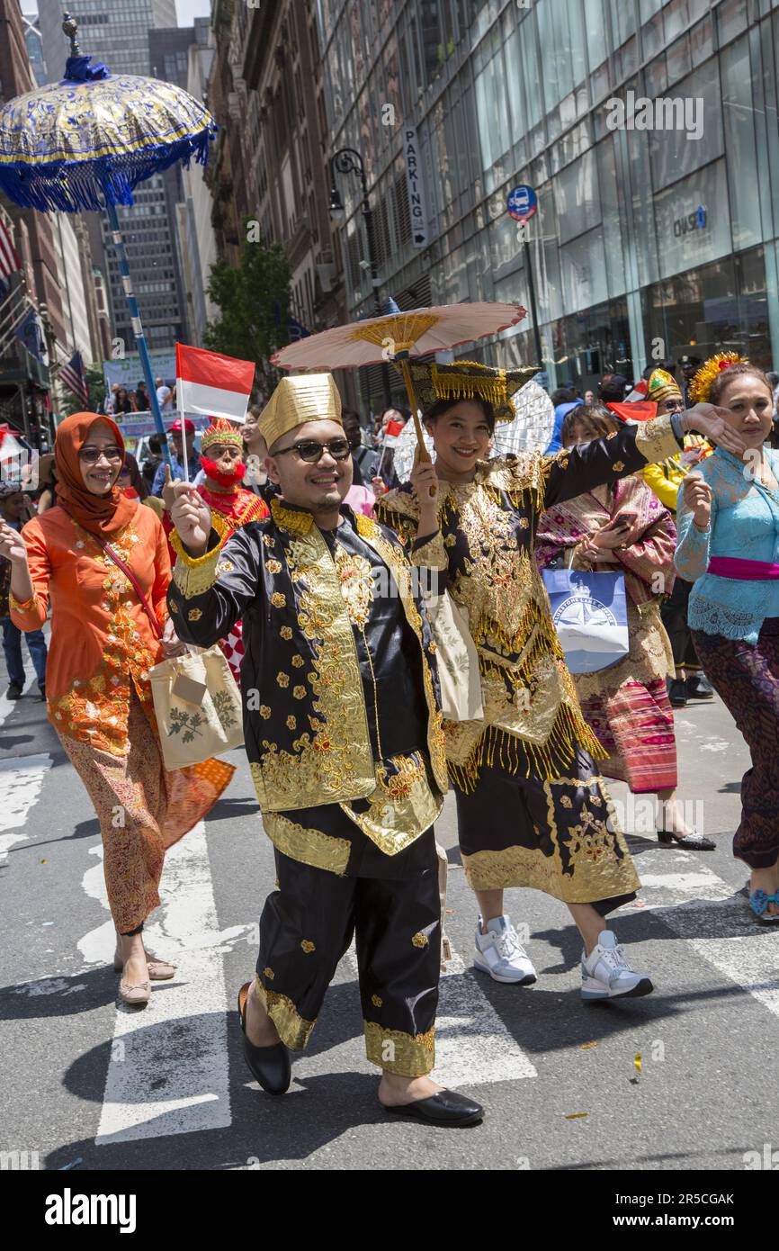 2023 Asian American Pacific Islander Heritage Parade in NYC marches up ...