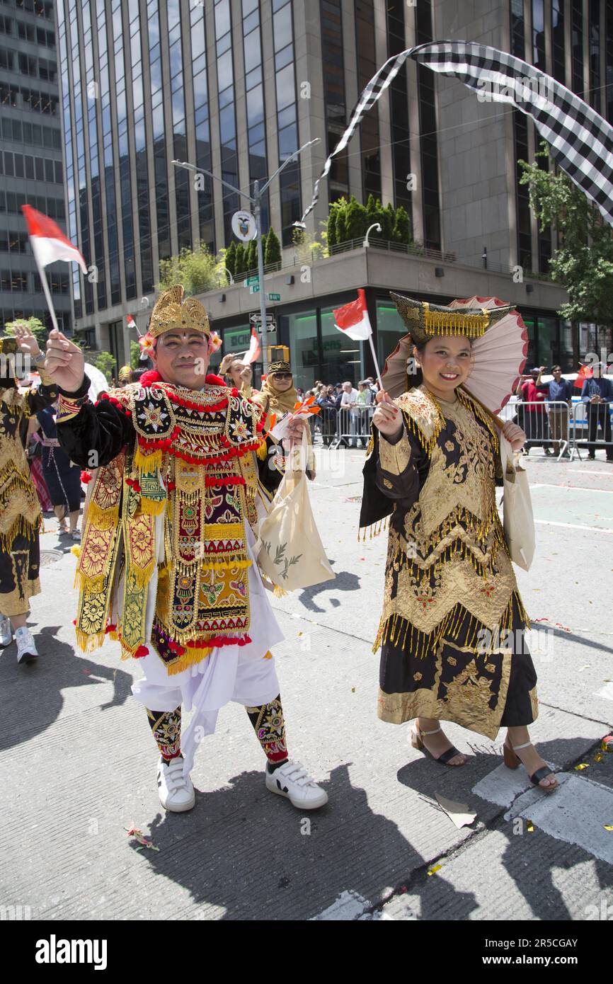 2023 Asian American Pacific Islander Heritage Parade in NYC marches up ...