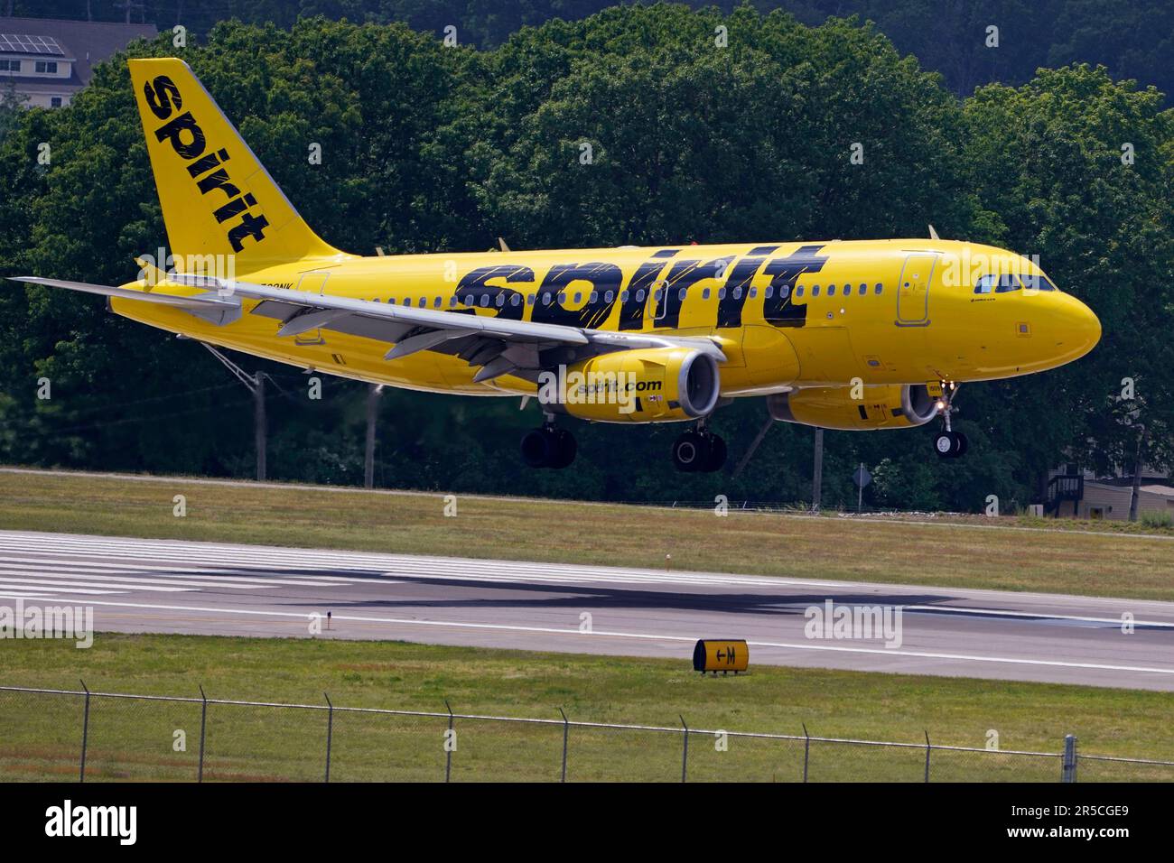A Spirit Airlines 319 Airbus glides to land at Manchester Boston ...