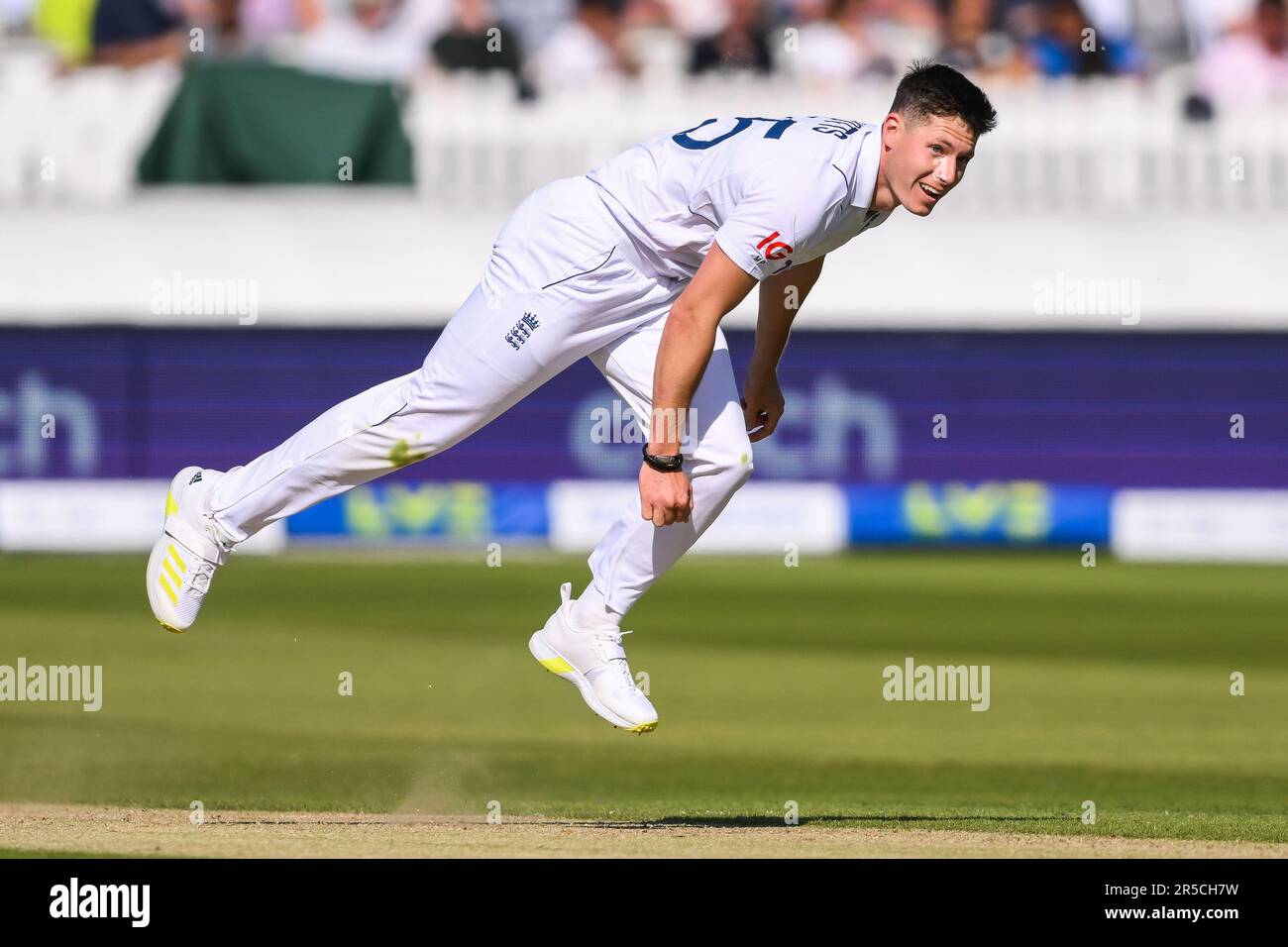 Matthew Potts of England delivers the ball during the LV= Insurance ...