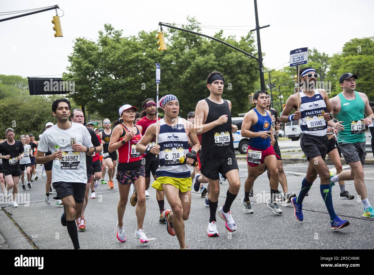 Runners come out of Prospect Park at the half way point of the Brooklyn ...