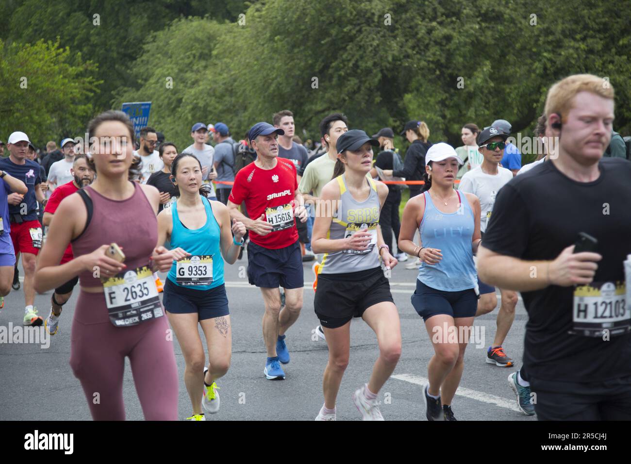 Runners come out of Prospect Park at the half way point of the Brooklyn ...