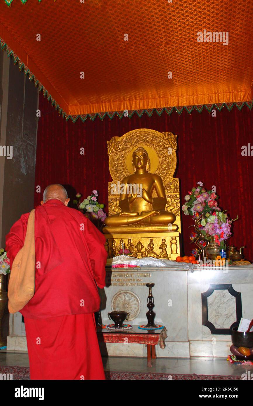Buddha Statue, Mulagandhakuti Vihara, Buddhist Temple, Sarnath, Uttar ...