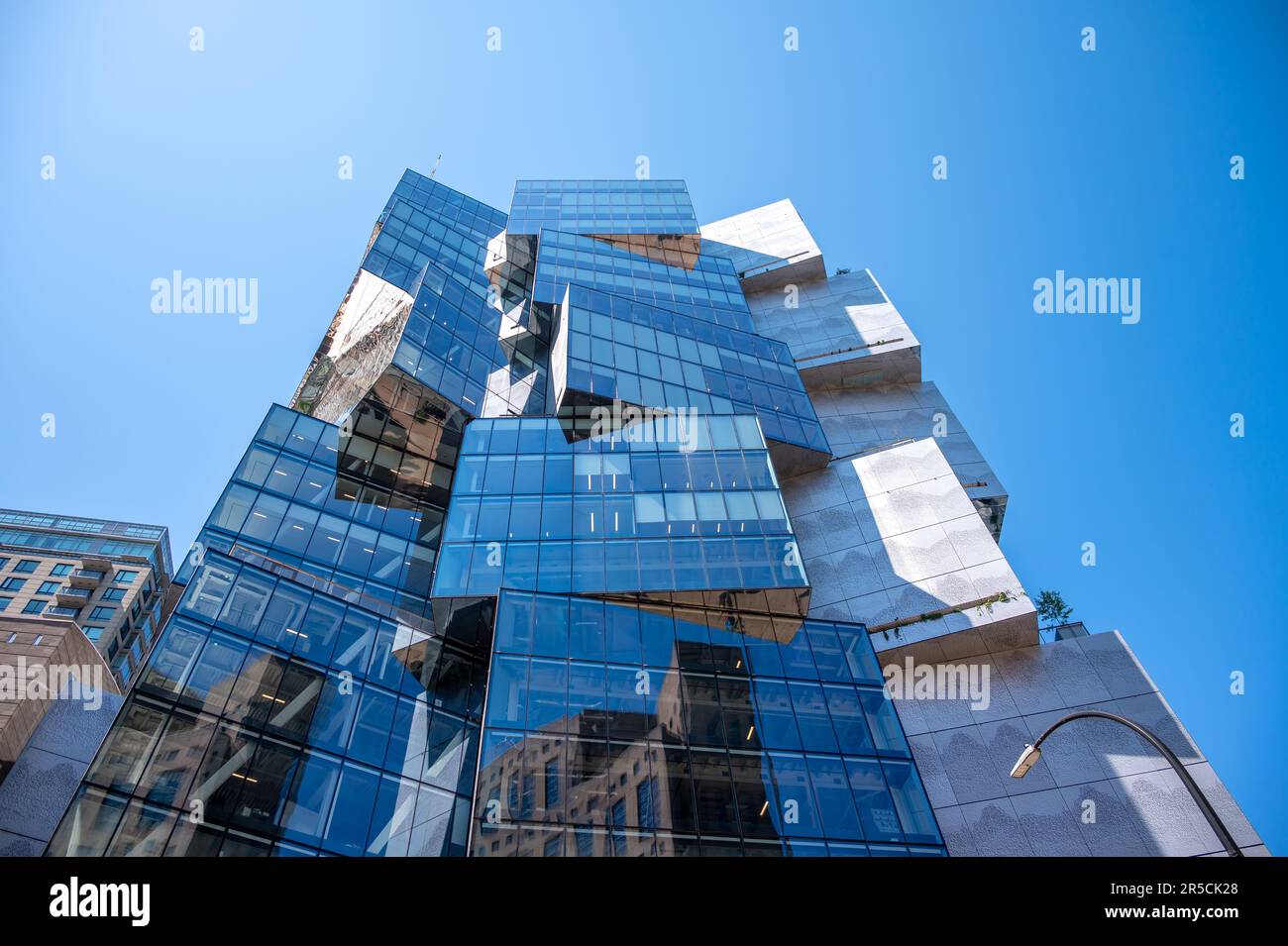 Deloitte logo on building hi-res stock photography and images - Alamy