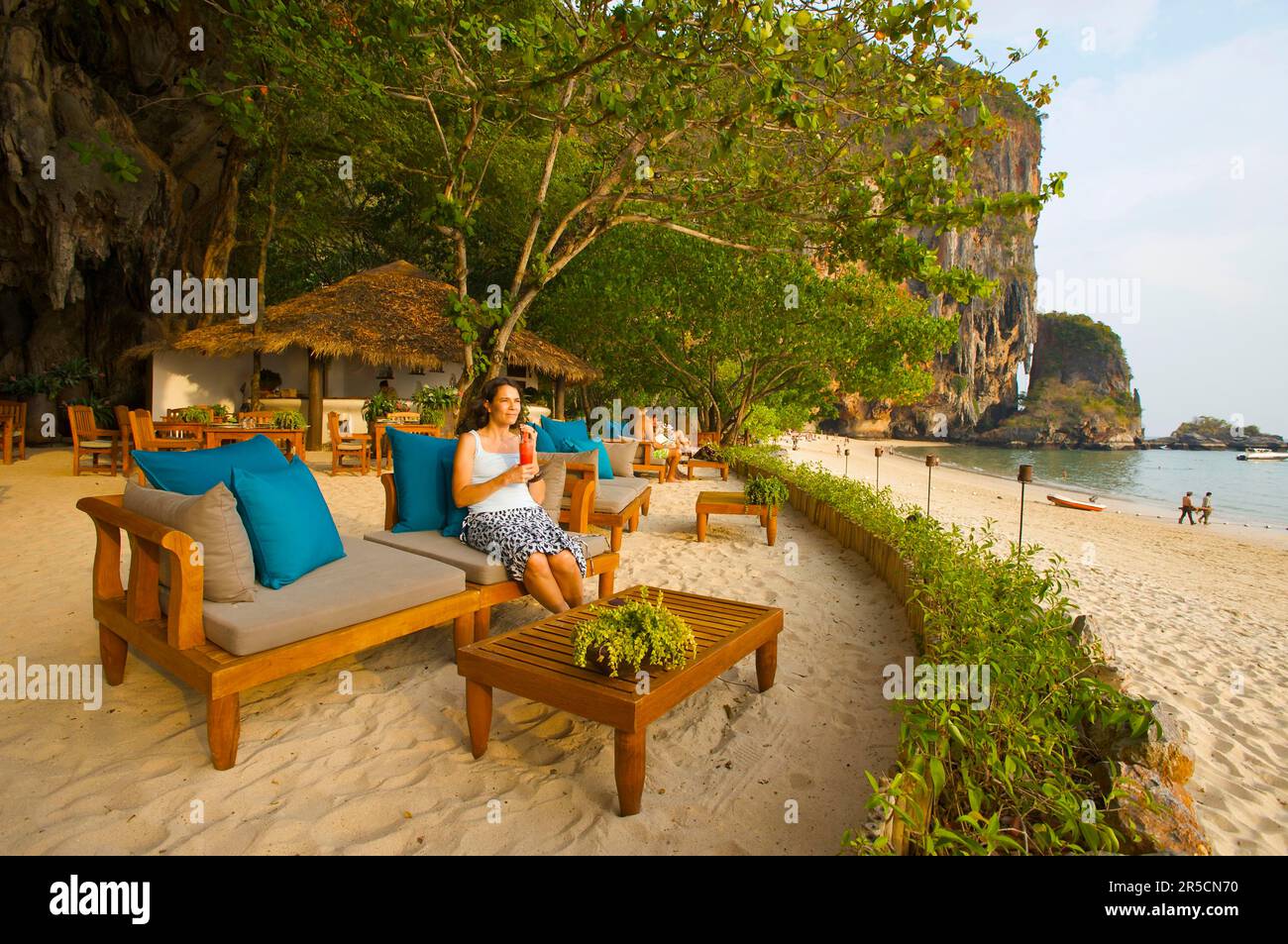 Beach bar, Rayavadee Resorts, Krabi, Thailand Stock Photo - Alamy