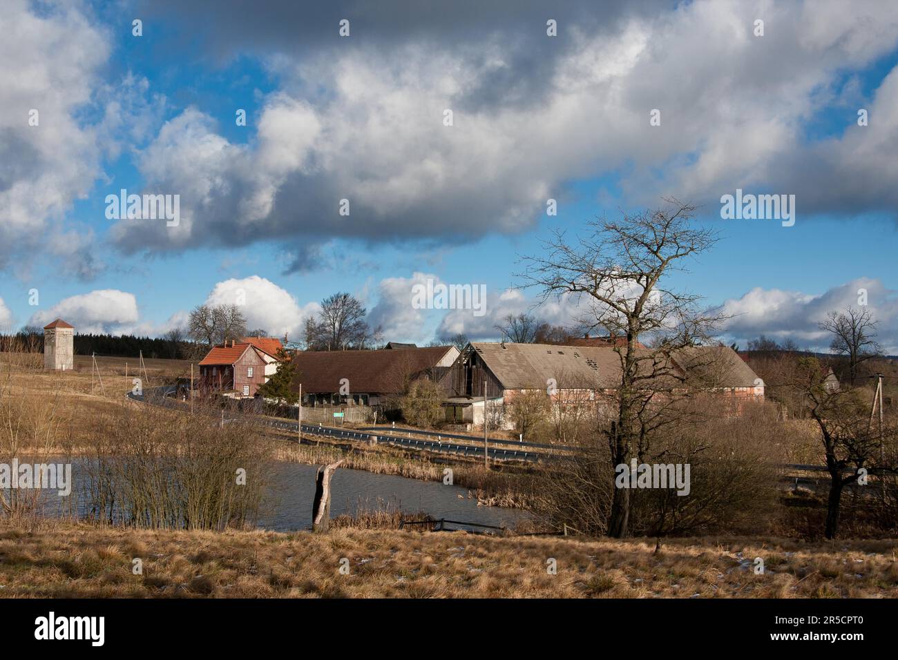 Courtyard manor house hi-res stock photography and images - Alamy
