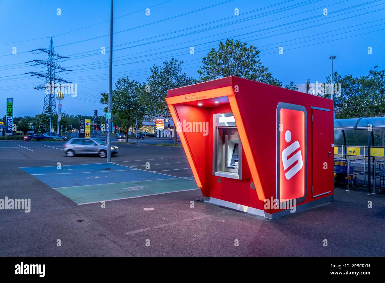 Free standing atm hi-res stock photography and images - Alamy