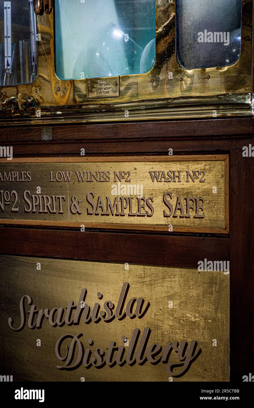 History of distillation hi-res stock photography and images - Alamy