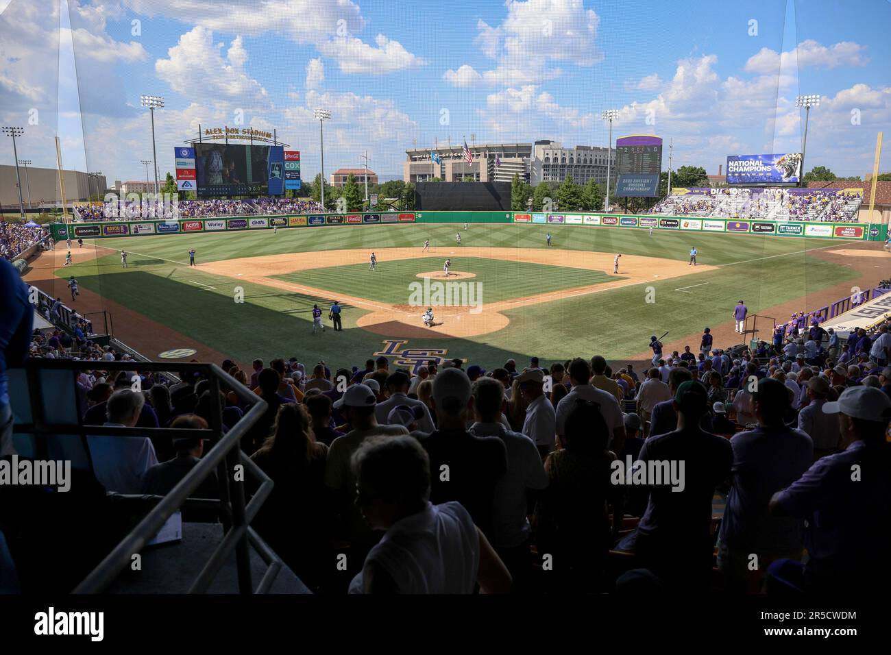 Full baseball stadium hi-res stock photography and images - Alamy