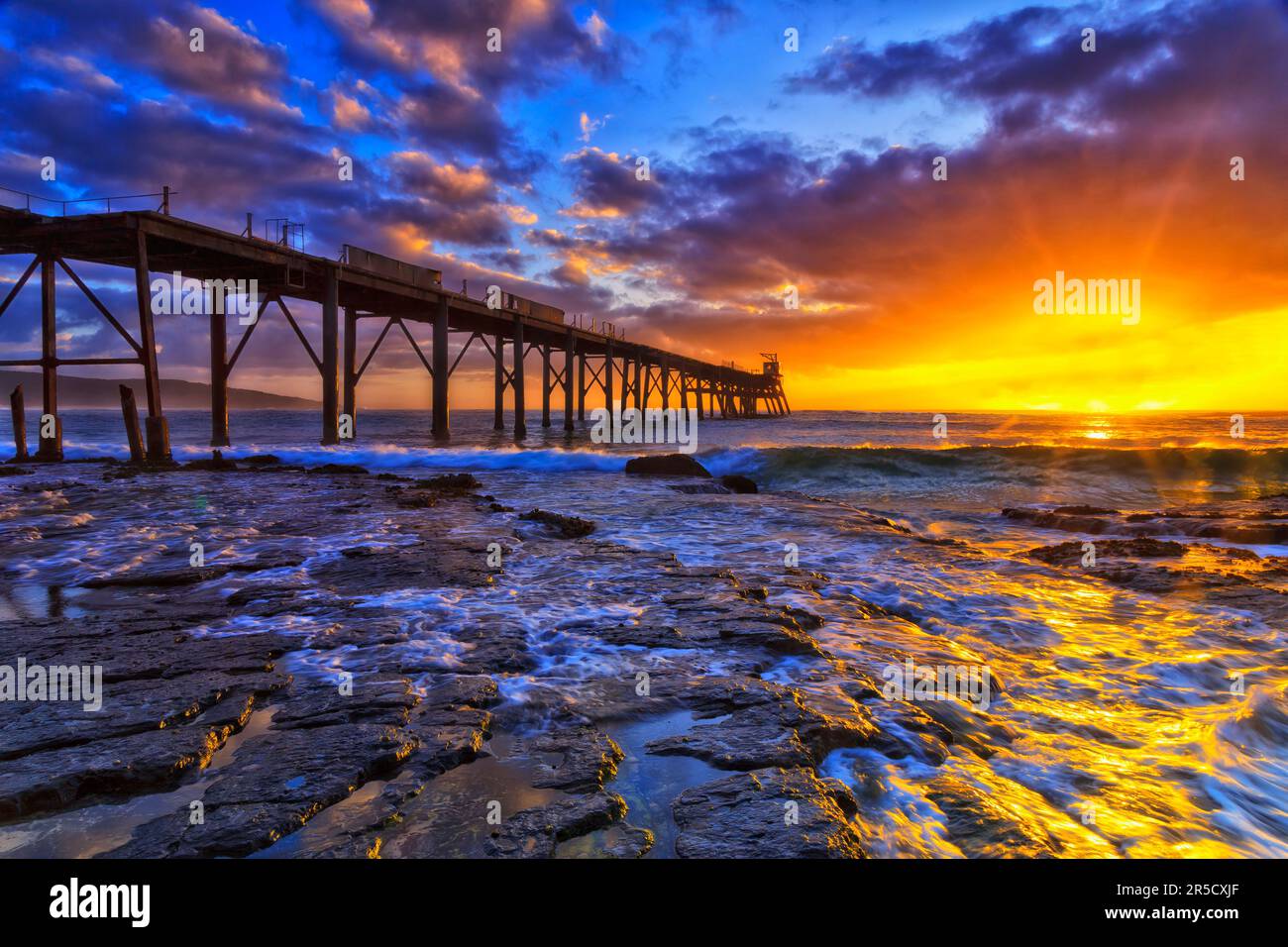 Off middle hi-res stock photography and images - Alamy