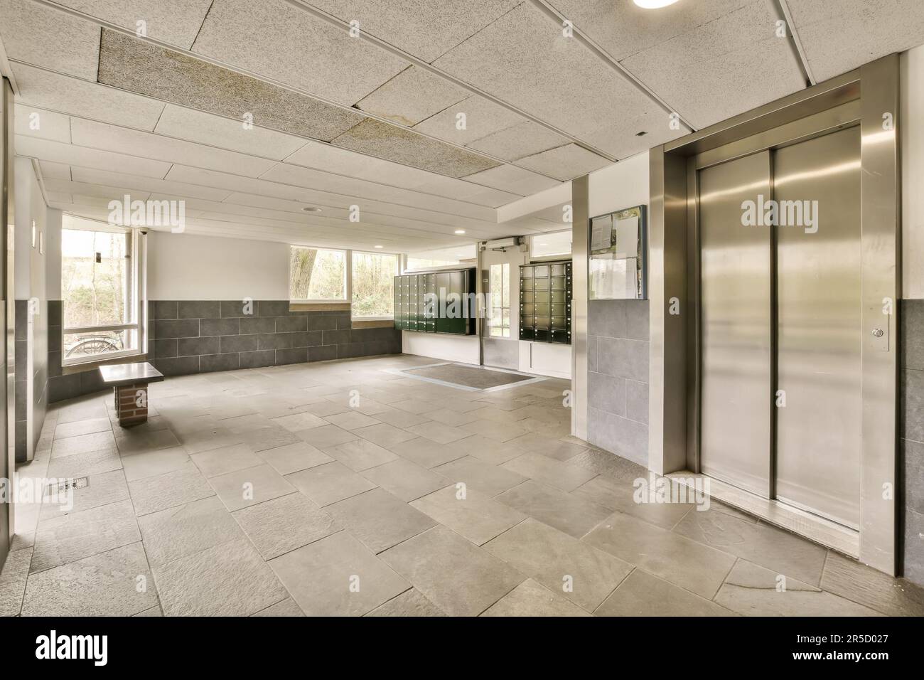 Two elevators hi-res stock photography and images - Alamy