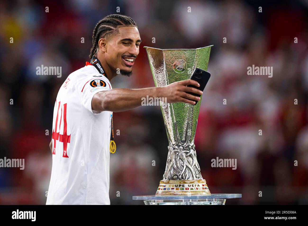 Budapest, Hungary. 1 June 2023. Loic Bade of Sevilla FC takes a selfie ...