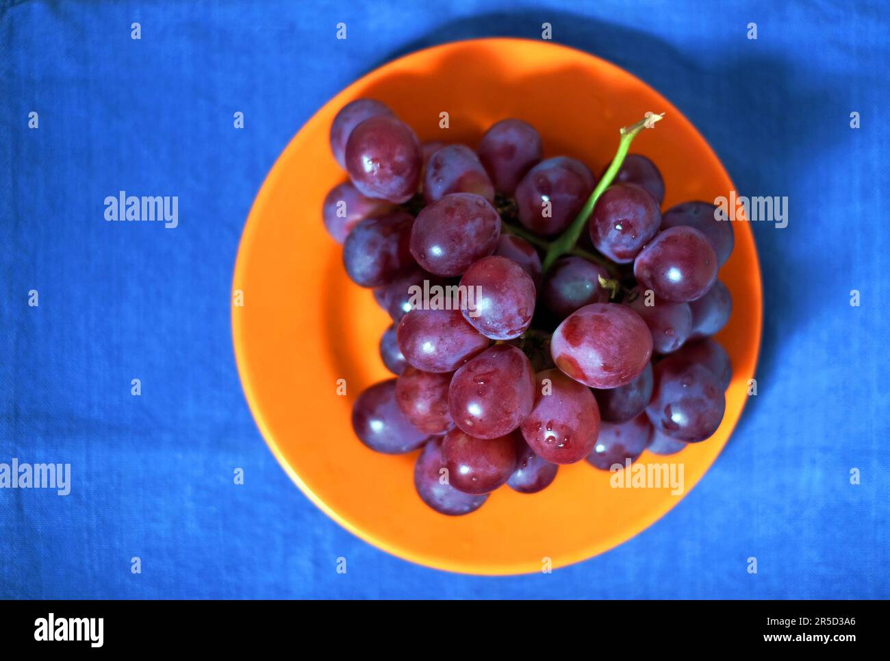 Grapes on fruit plate hi-res stock photography and images - Alamy