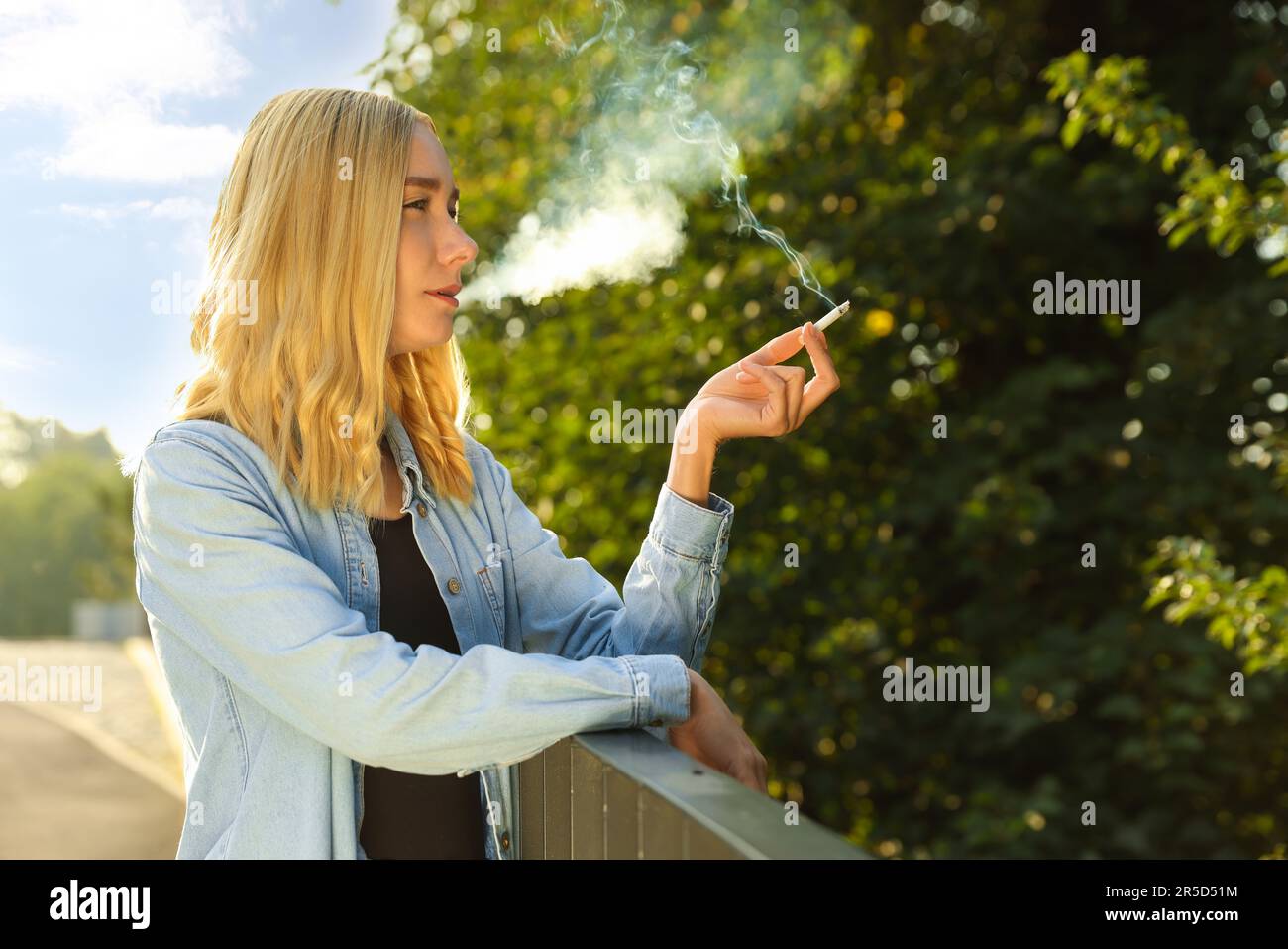 Passive smoking lungs hi-res stock photography and images - Alamy