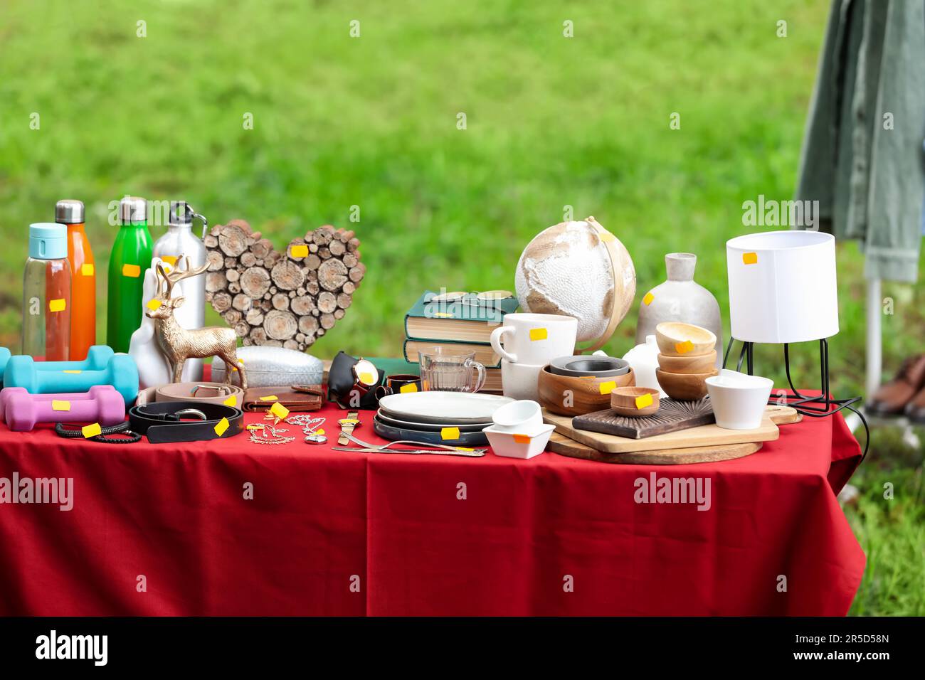 Garage sale table hi-res stock photography and images - Alamy