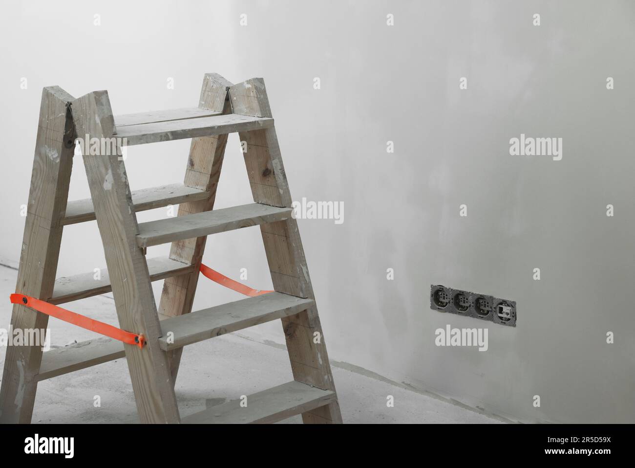 Ladder near wall hi-res stock photography and images - Alamy