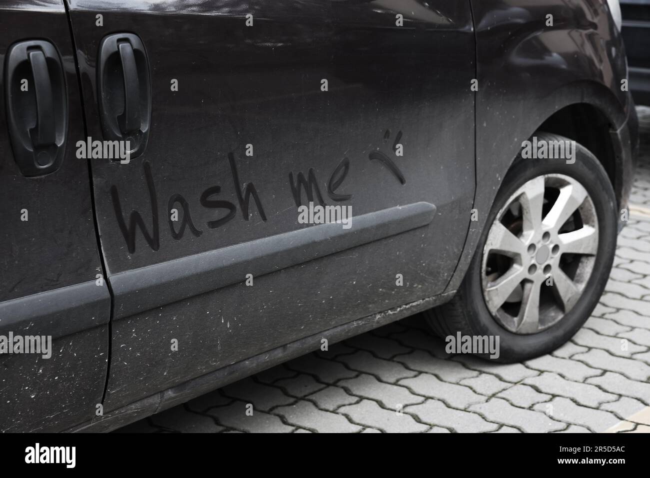 Smiley door hi-res stock photography and images - Alamy