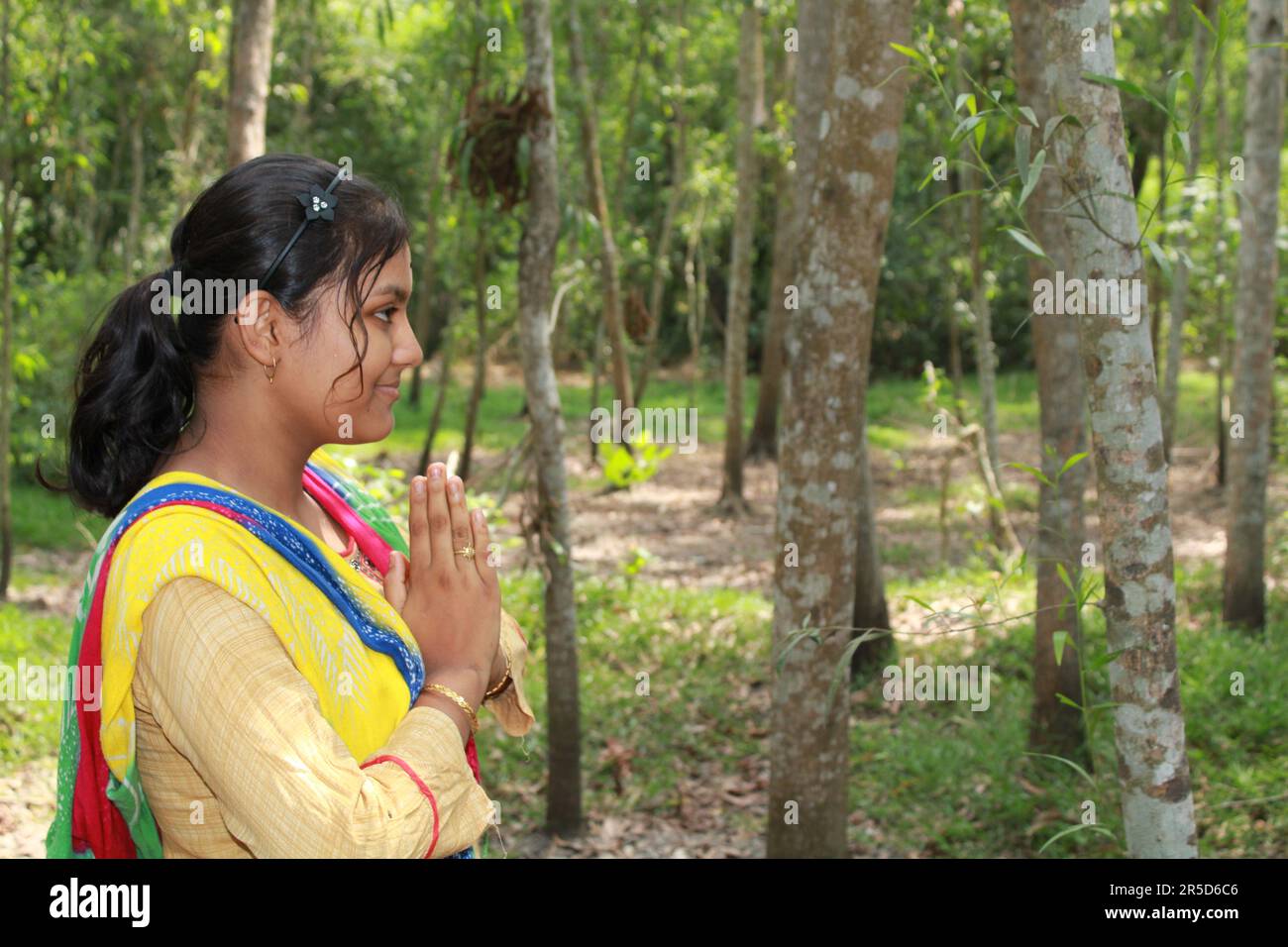 Indian woman greeting namaste hi-res stock photography and images - Alamy
