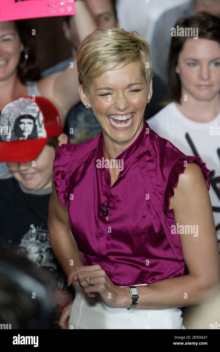 ‘Sunrise’ program presenter Jessica Rowe greets fans of Kylie Minogue ...