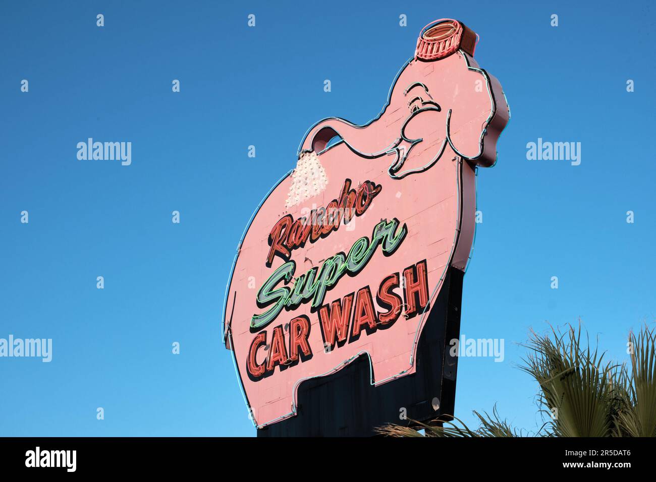 Elephant super car wash sign hi-res stock photography and images - Alamy