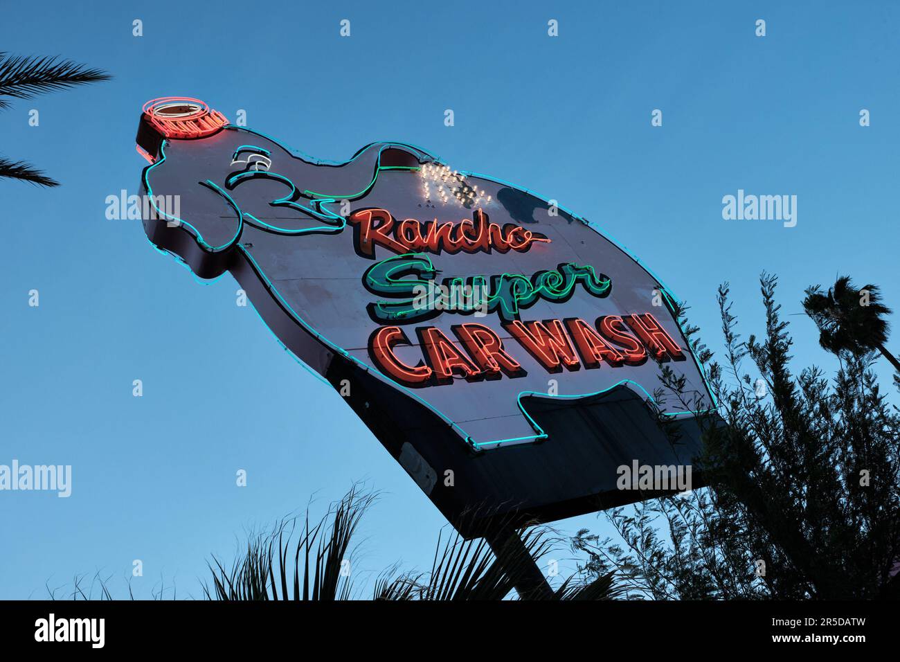 Elephant super car wash sign hi-res stock photography and images - Alamy