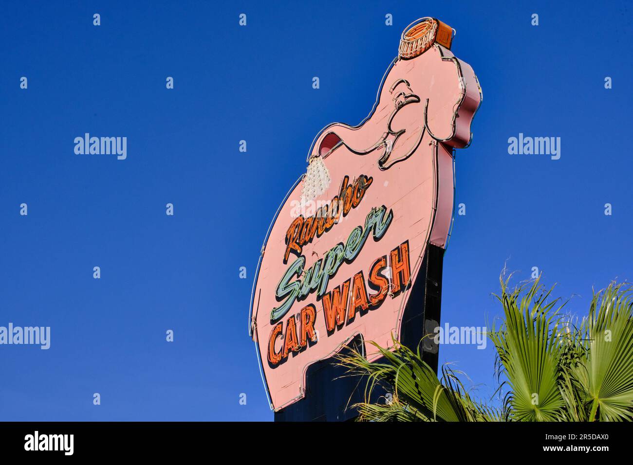Elephant super car wash sign hi-res stock photography and images - Alamy