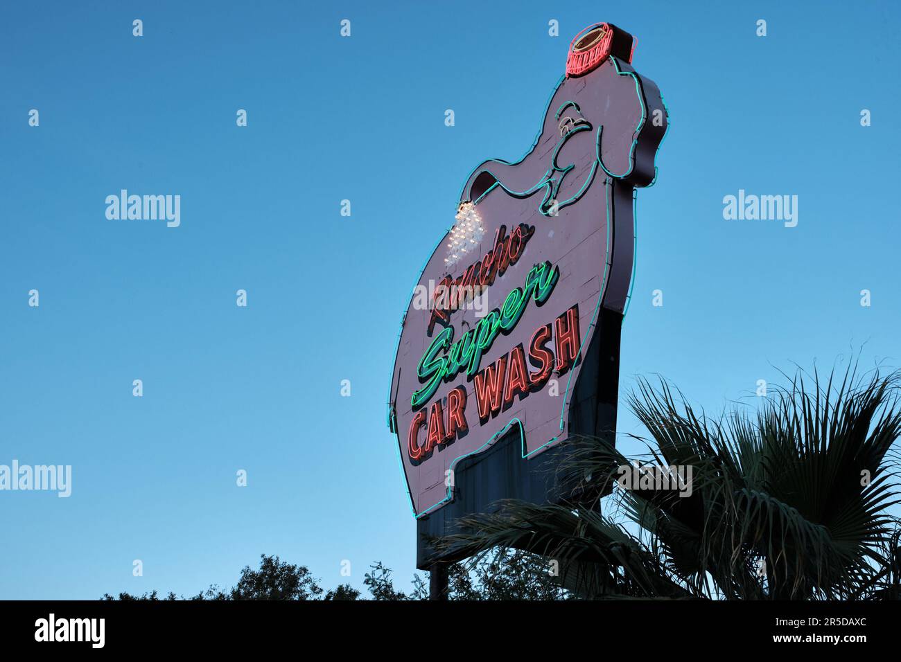 Elephant super car wash sign hi-res stock photography and images - Alamy