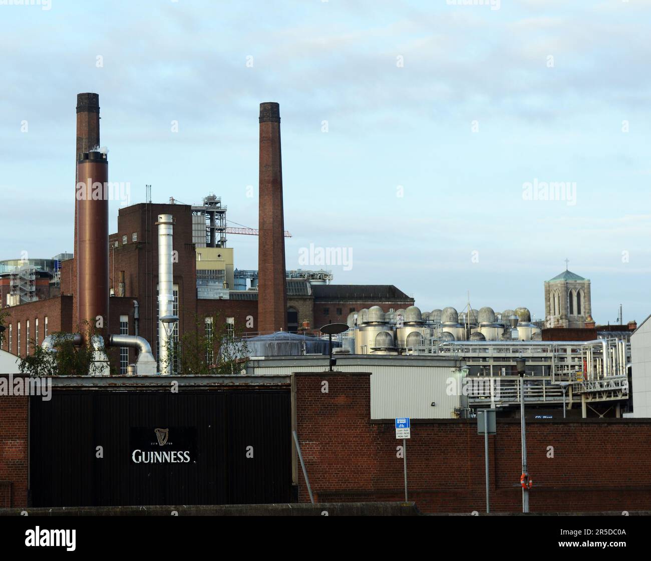 Guinness beer visitor centre hi-res stock photography and images - Alamy