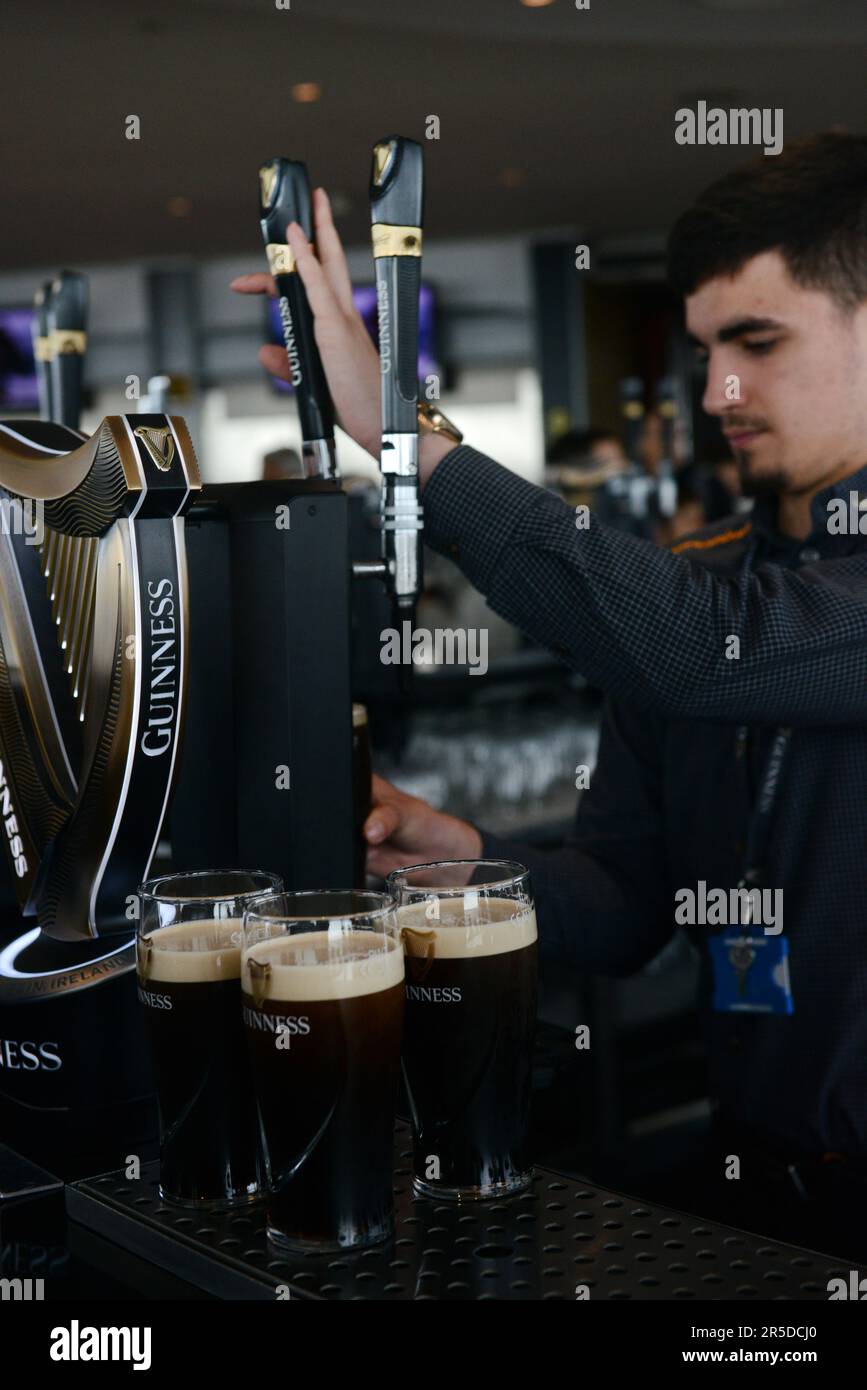 Guinness beer visitor centre hi-res stock photography and images - Alamy