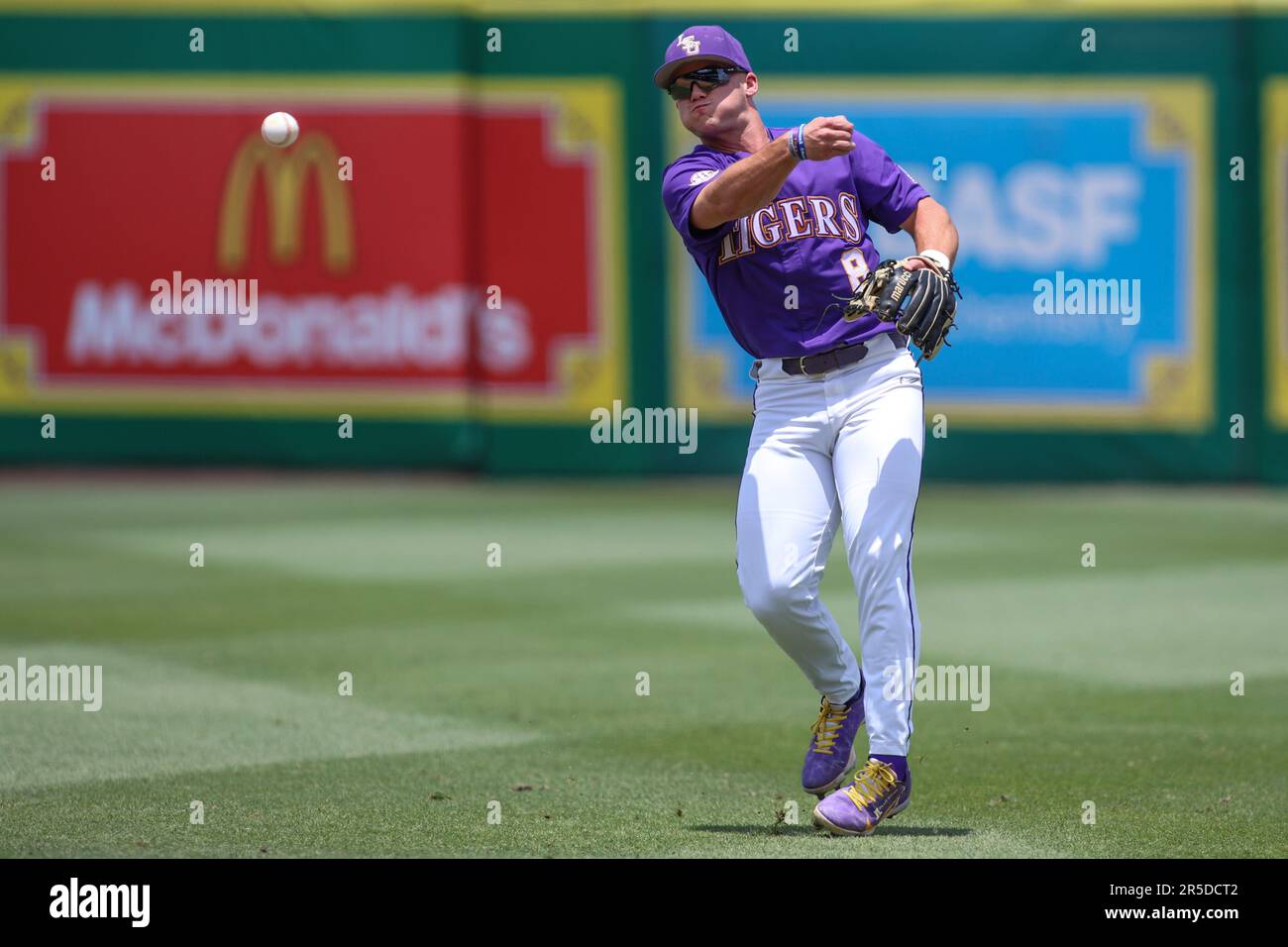 Baton Rouge, LA, USA. 2nd June, 2023. LSU's Gavin Dugas (8) makes a ...