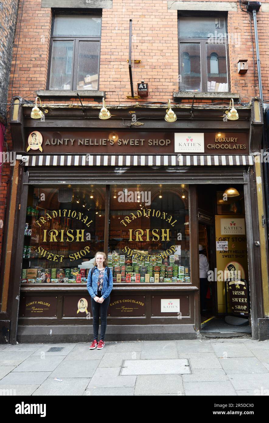 Aunty Nellie's sweet shop in Temple Bar, Dublin, Ireland Stock Photo ...
