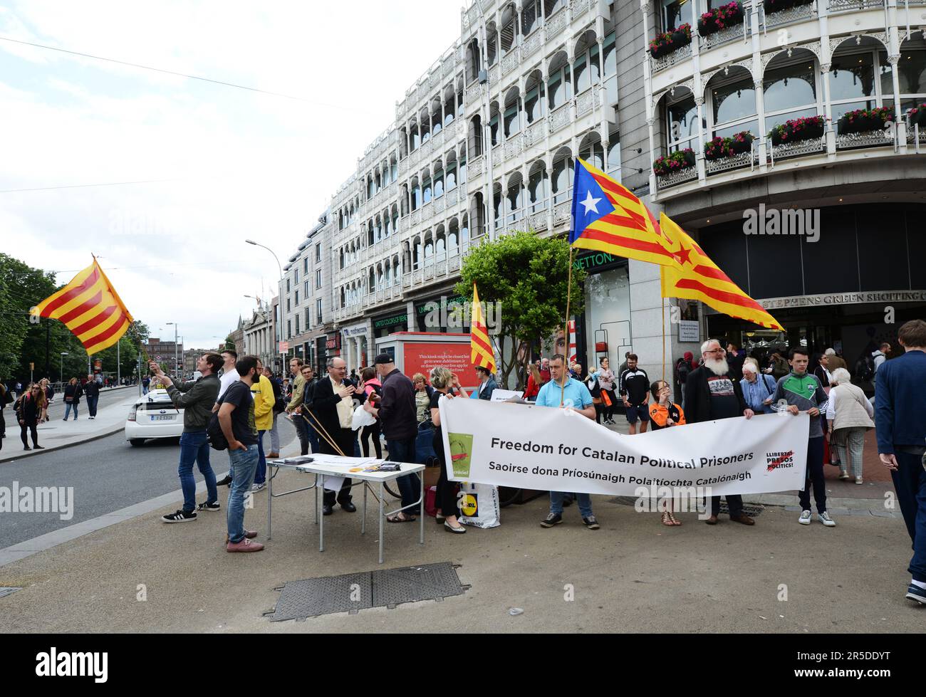 Free Catalan movement demonstration outside the Stephen's Green ...