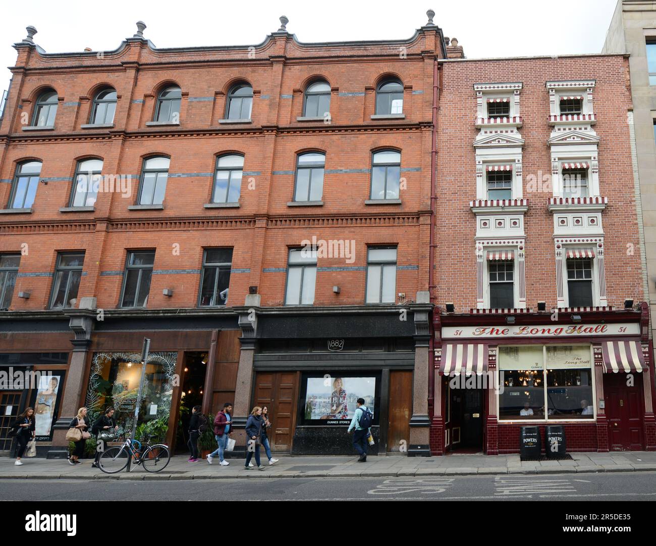 Long hall dublin pub hi-res stock photography and images - Alamy