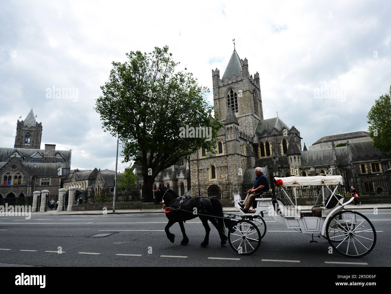 Dublin horse drawn cart hi-res stock photography and images - Alamy