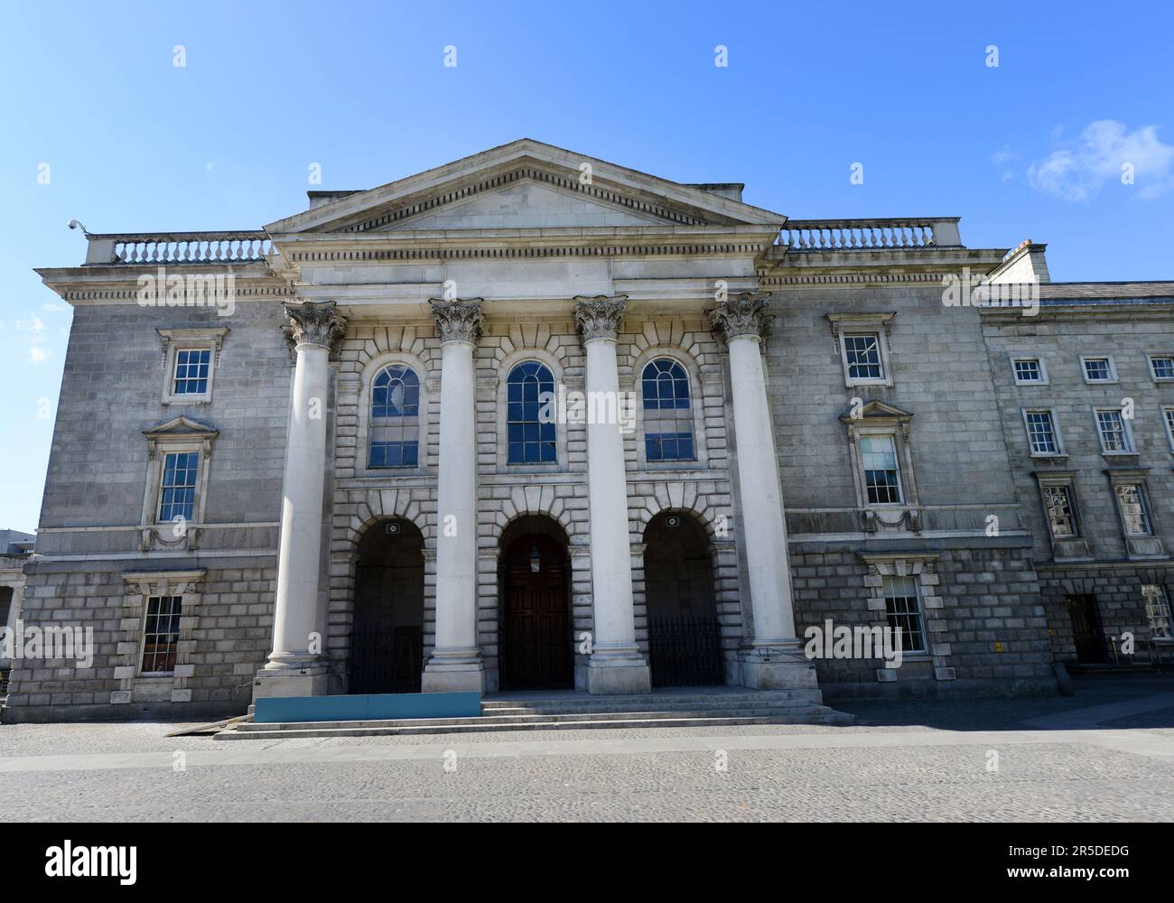 Beautiful old buildings at the Trinity College campus in Dublin ...
