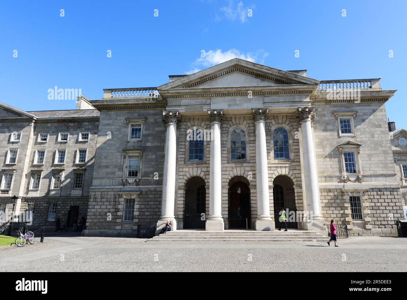 Beautiful old buildings at the Trinity College campus in Dublin ...