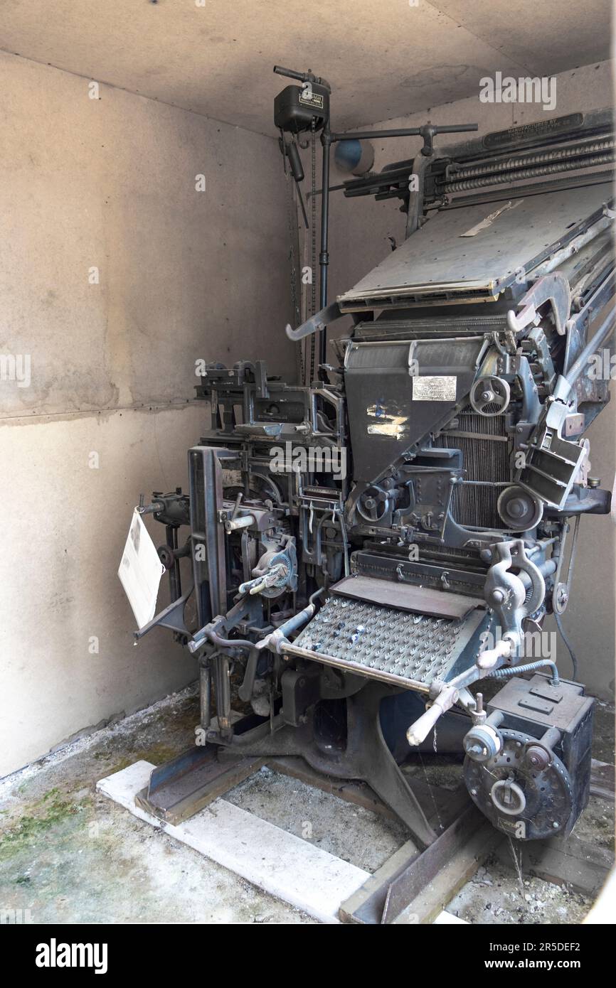 Ancient printing press hi-res stock photography and images - Alamy
