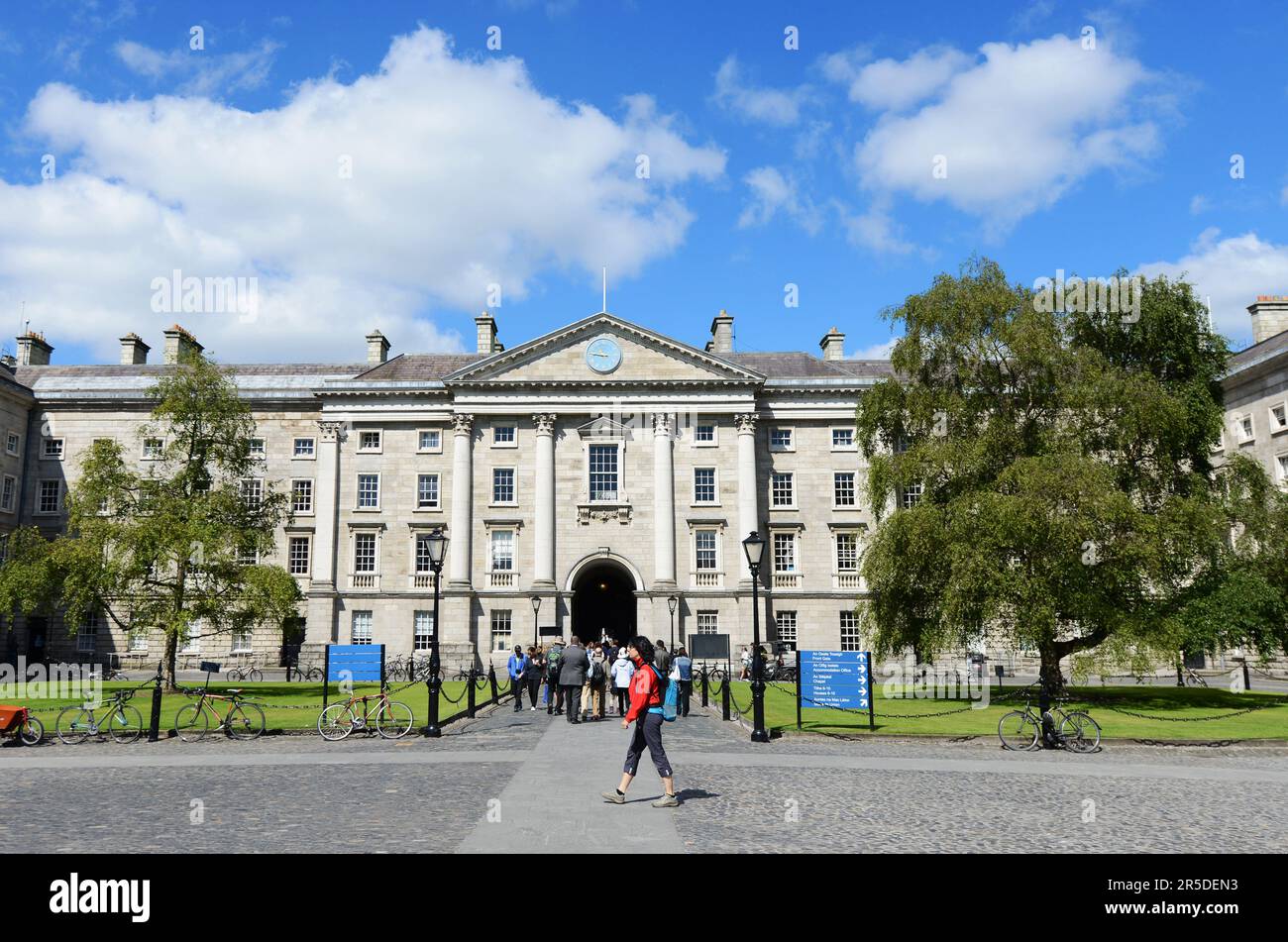 The entrance to the Trinity College in Dublin, Ireland Stock Photo - Alamy