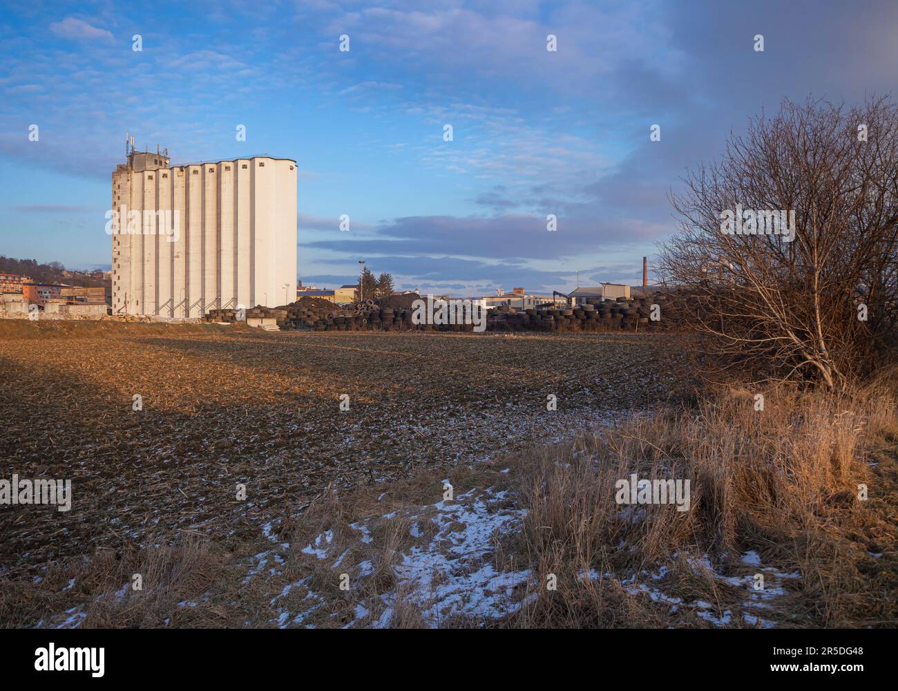 Concrete grain silo hi-res stock photography and images - Alamy